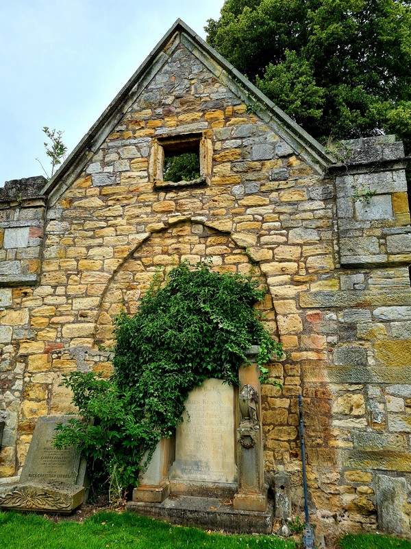 Exploring Lasswade Old Kirk – Just Frances